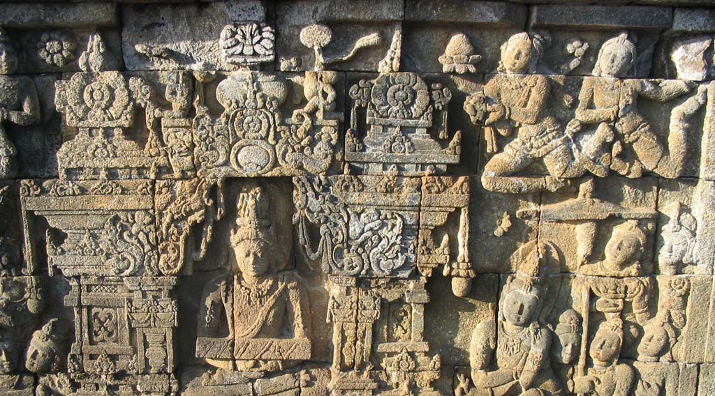 Relief yang Mengukir Indah Pada Bangunan Candi Borobudur